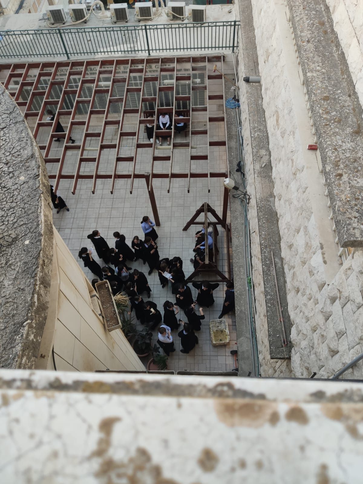 Kapparos - Bayit Lepleitot